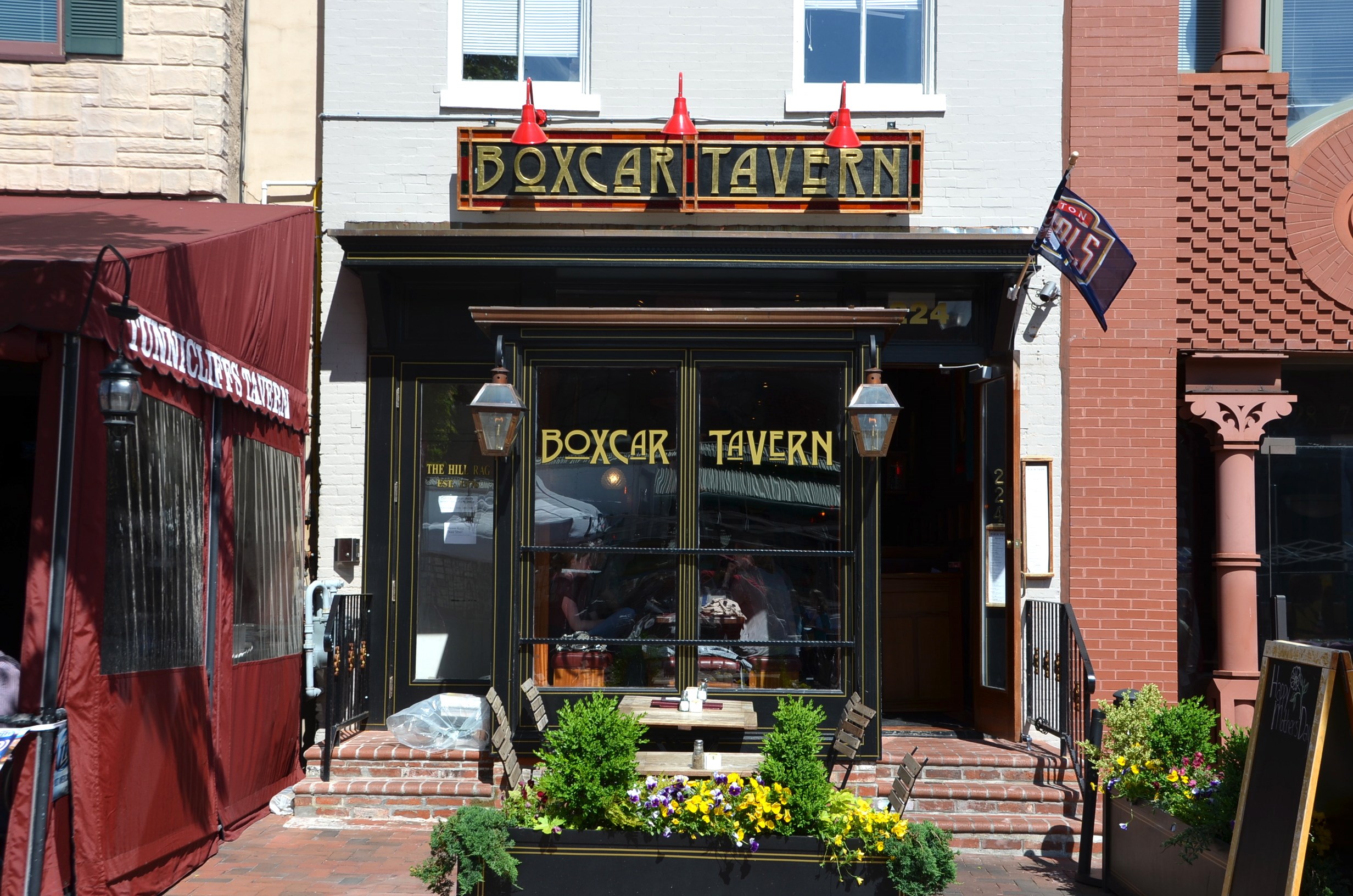 Locations Hub - Boxcar Tavern